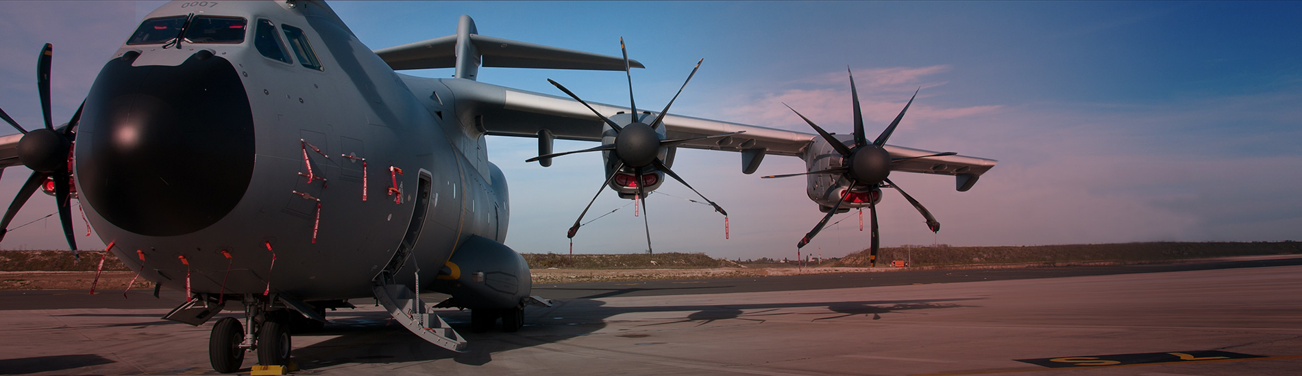 Military aeronautical maintenance machine - Manitou